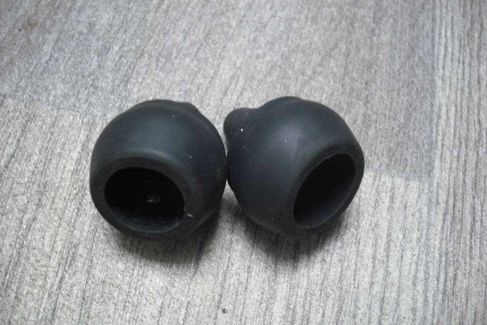 A PAIR OF GENUINE FORD FUSION AND FORD FIESTA MK6 2002-2008 REAR PARCEL ...