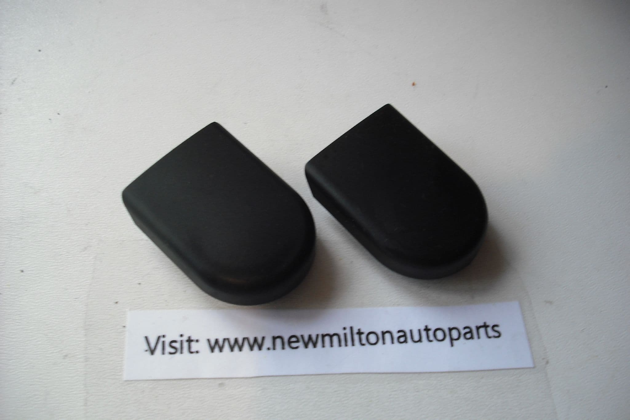 A PAIR OF GENUINE NISSAN MICRA K13 FRONT WINDSCREEN WIPER ARM FIXING ...