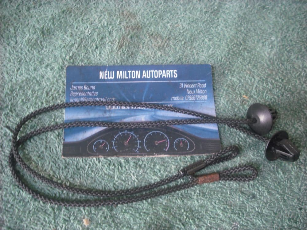 A PAIR OF GENUINE TOYOTA AVENSIS MK1 1997-2000 REAR PARCEL SHELF STRING ...