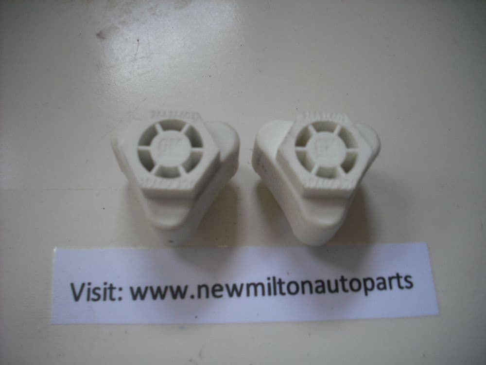 A PAIR OF GENUINE VAUXHALL MERIVA REAR LIGHT FIXING SCREW FASTNERS