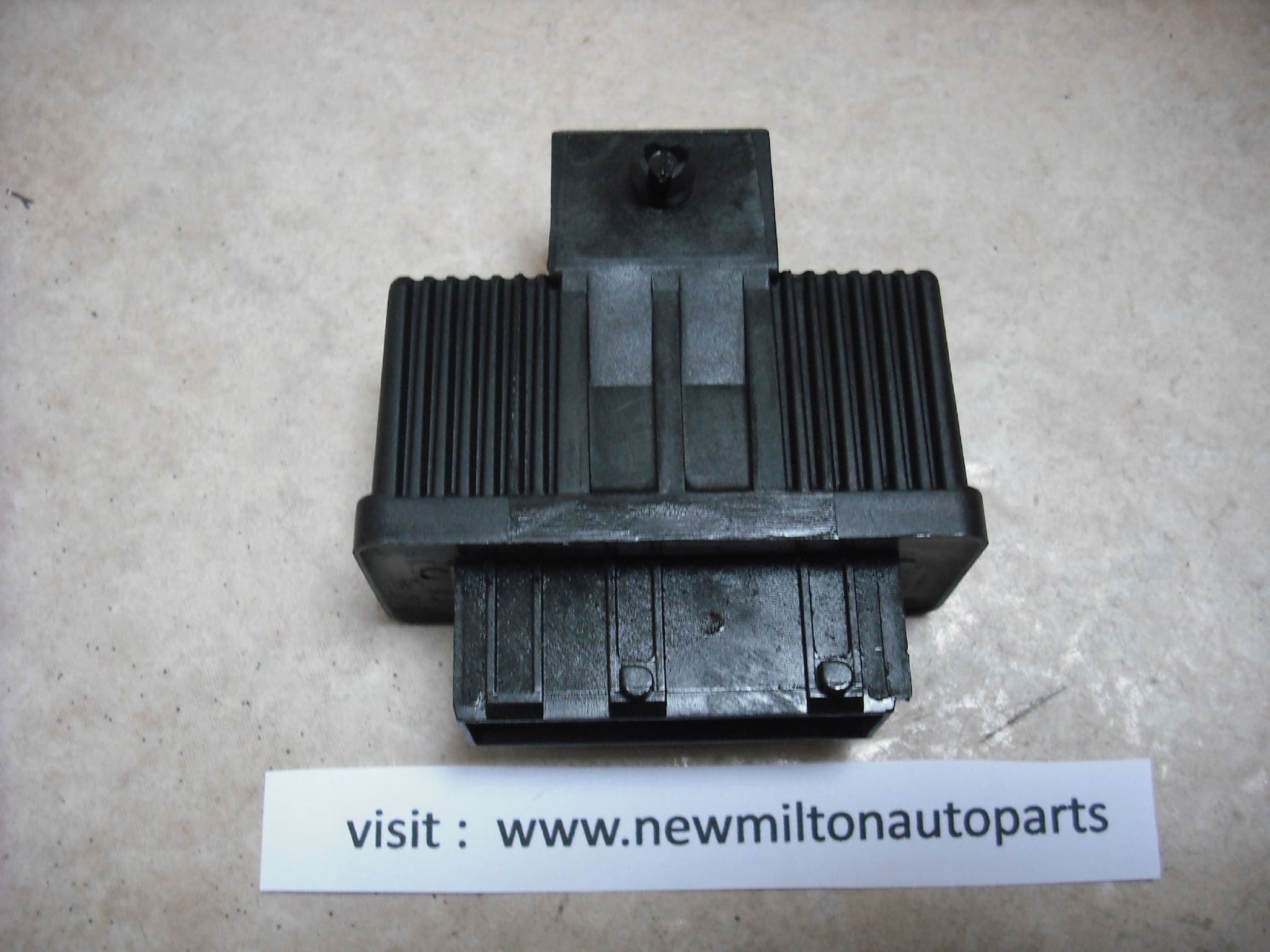 A PEUGEOT 207 FUEL PUMP RELAY CONTROL MODULE OMRON 240107