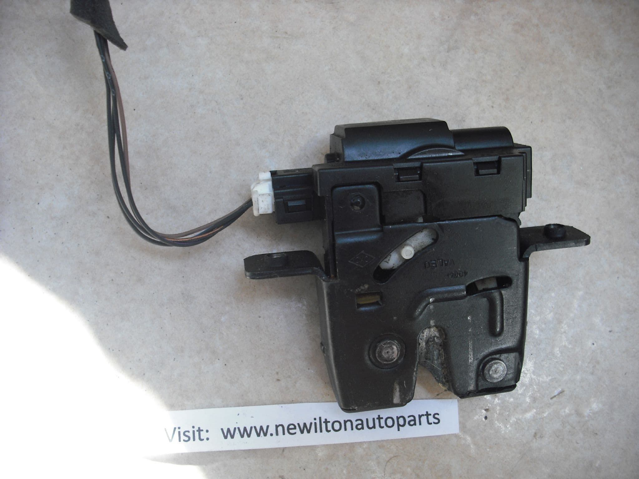 A RENAULT LAGUNA 2 2000-2007 REAR BOOT TRUNK CENTRAL LOCKING SOLENOID ...