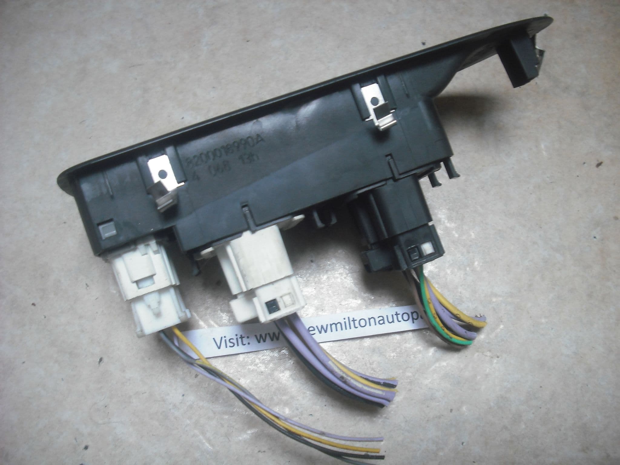 A RENAULT LAGUNA 2 DRIVERS DOOR ELECTRIC WINDOW SWITCH PACK / SWITCHES