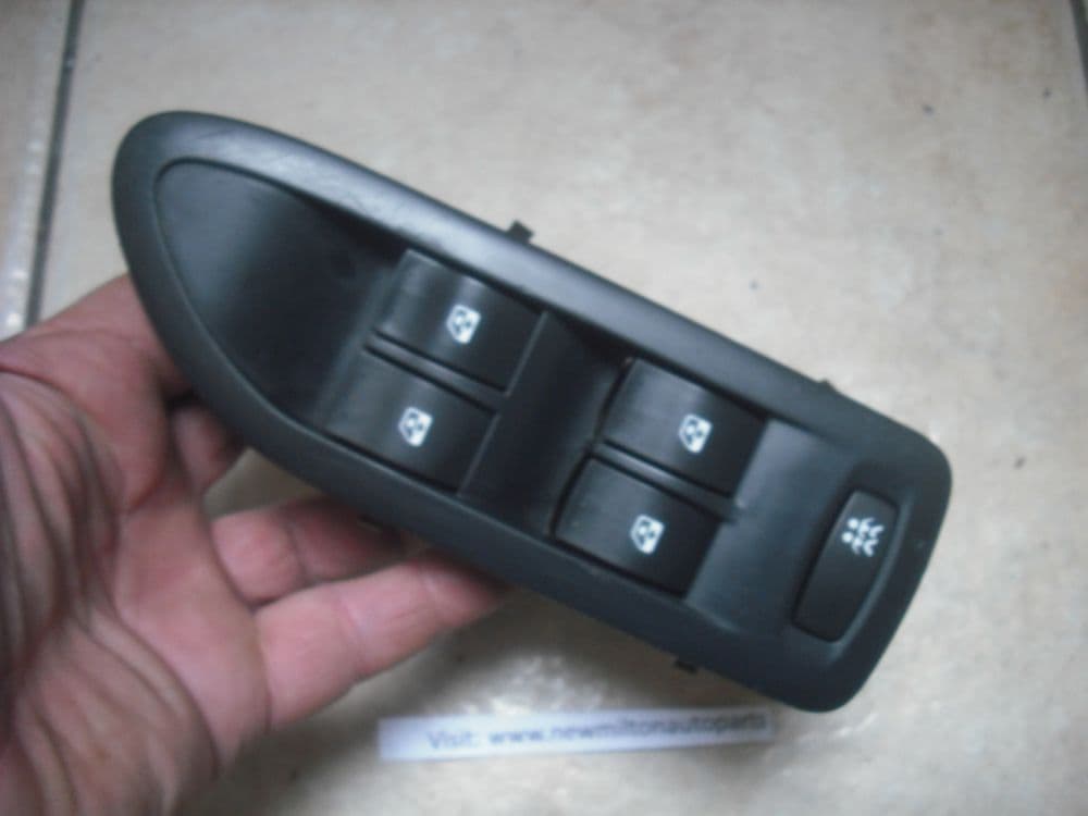 A RENAULT LAGUNA 2 DRIVERS DOOR ELECTRIC WINDOW SWITCH PACK / SWITCHES
