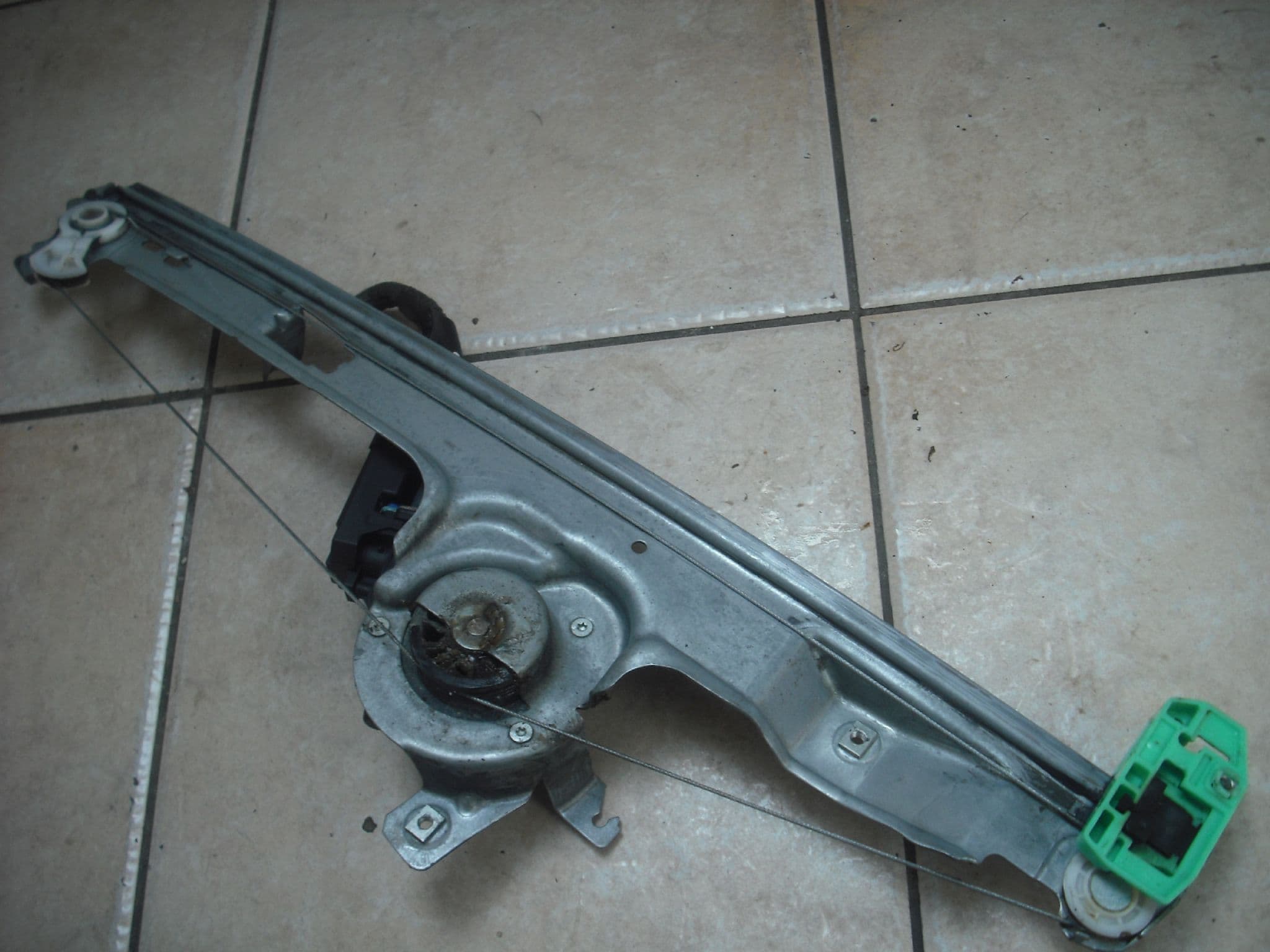 A RENAULT SCENIC 2 FRONT DOOR ELECTRIC WINDOW REGULATOR O/S RIGHT UK ...