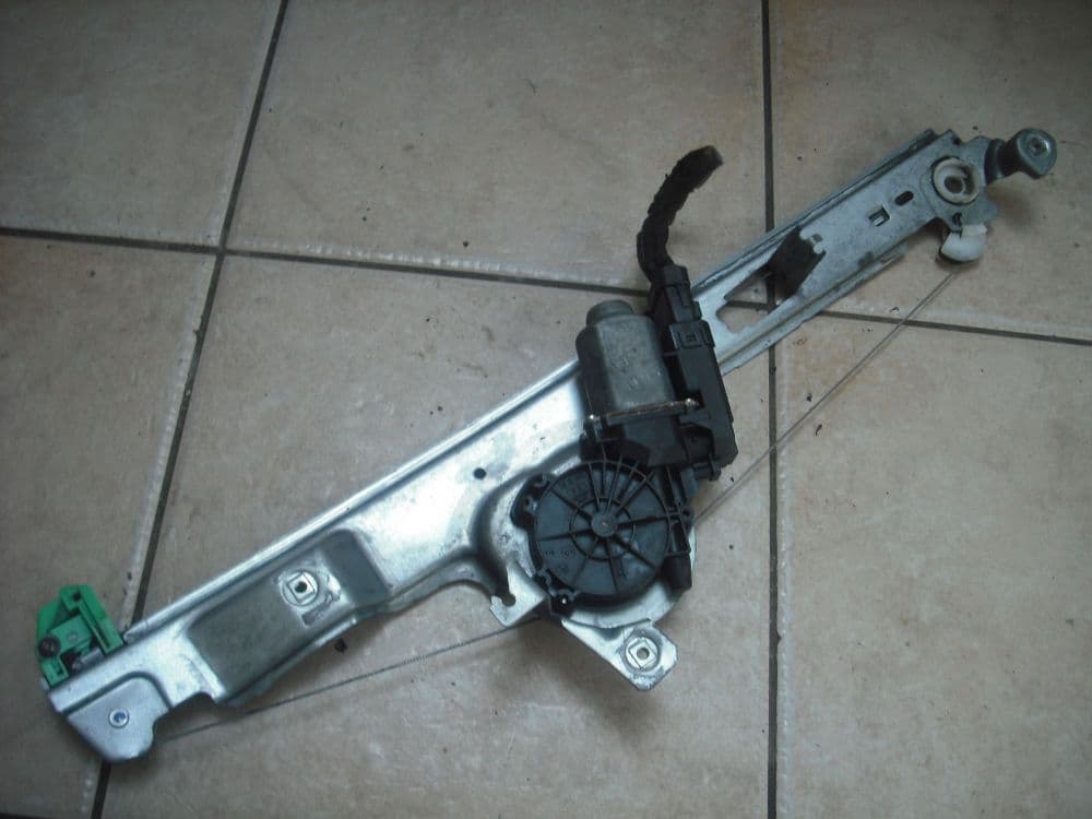 A RENAULT SCENIC 2 FRONT DOOR ELECTRIC WINDOW REGULATOR O/S RIGHT UK ...