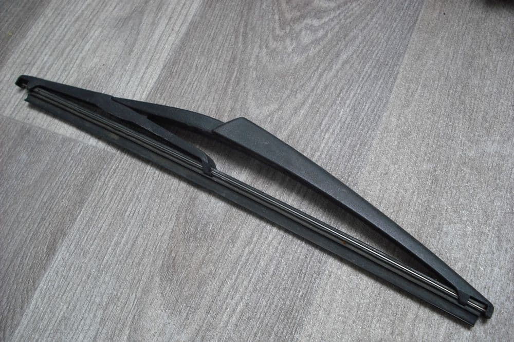 A VAUXHALL CORSA D REAR WINDOW WIPER ARM BLA