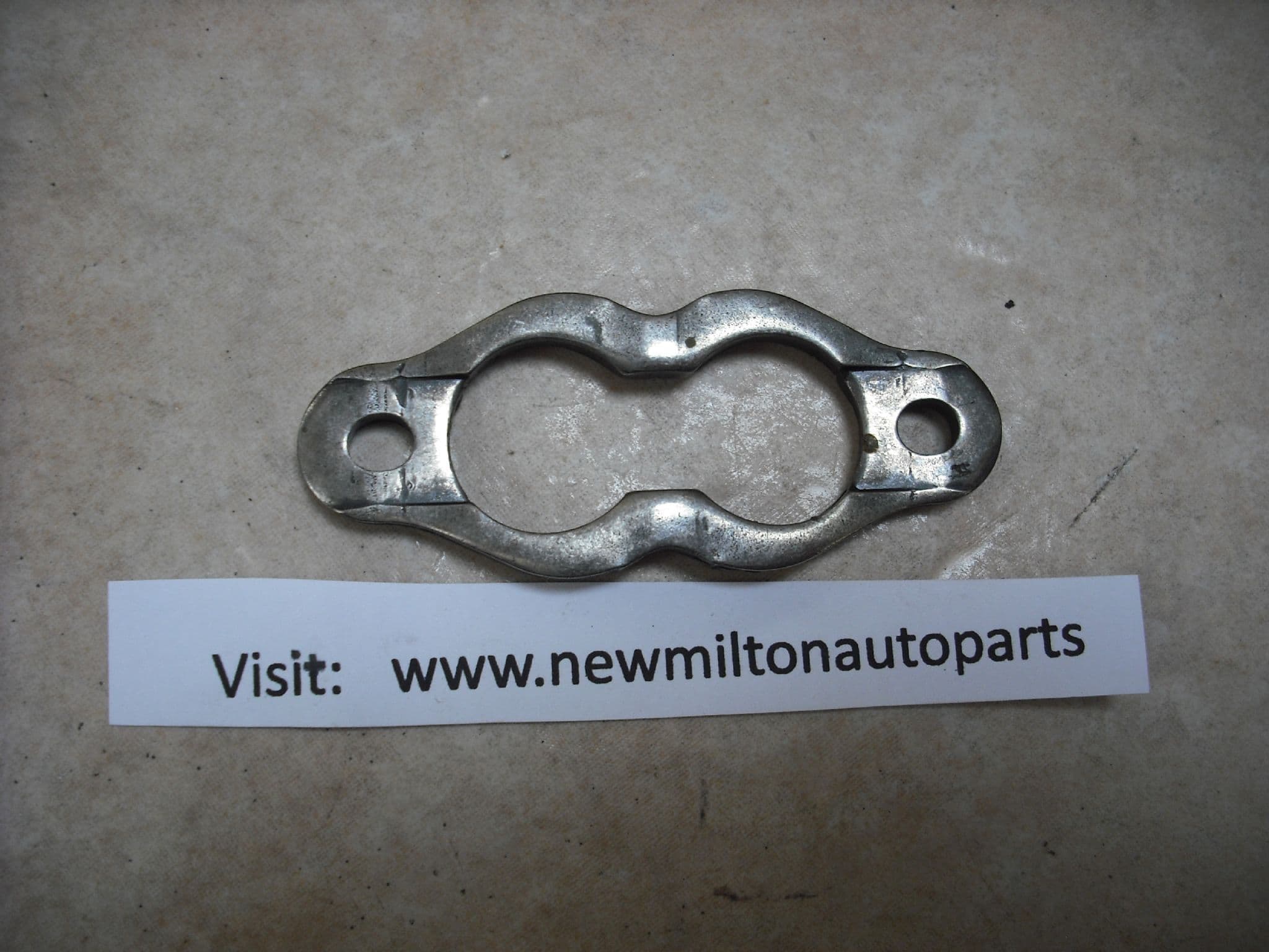 A VW VOLKSWGEN PASSAT B6 2 0 TDI DEISEL FUEL INJECTOR FIXING CLAMP