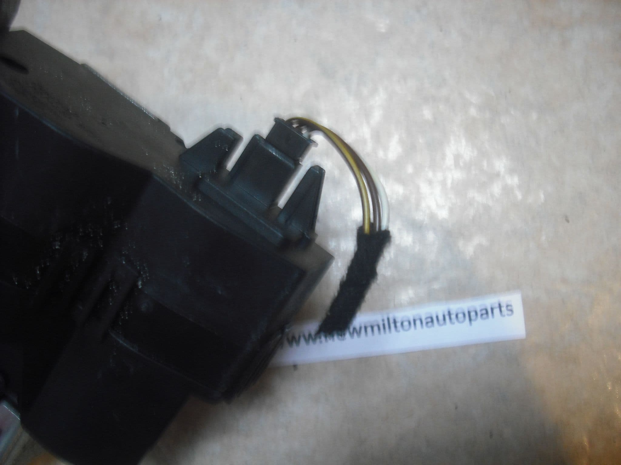 A2037400235 MERCEDES BENZ W203 C CLASS TAILGATE BOOT TRUNK CATCH ...