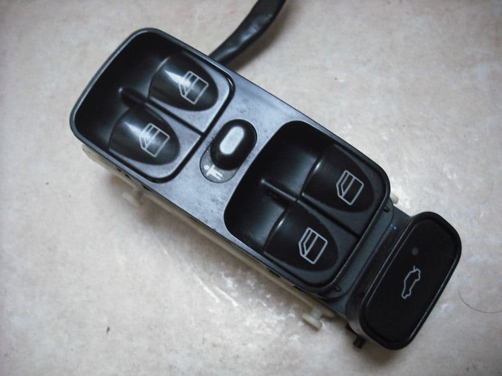 A2038200110 MERCEDES BENZ W203 C CLASS DRIVERS DOOR ELECTRIC WINDOW ...