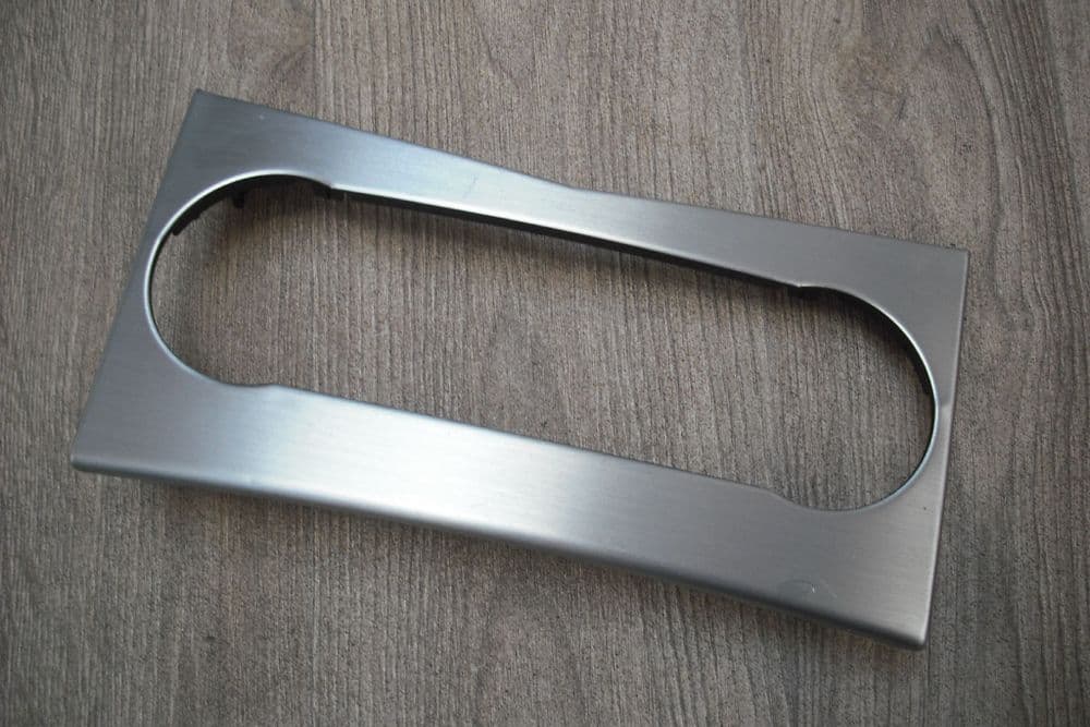 A204 680 04 90 MERCEDES W204 C CLASS DASH HEATER CONTROL SURROUND TRIM