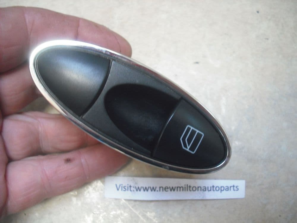 A2118211351 MERCEDES W211 E CLASS ELECTRIC WINDOW SWITCH