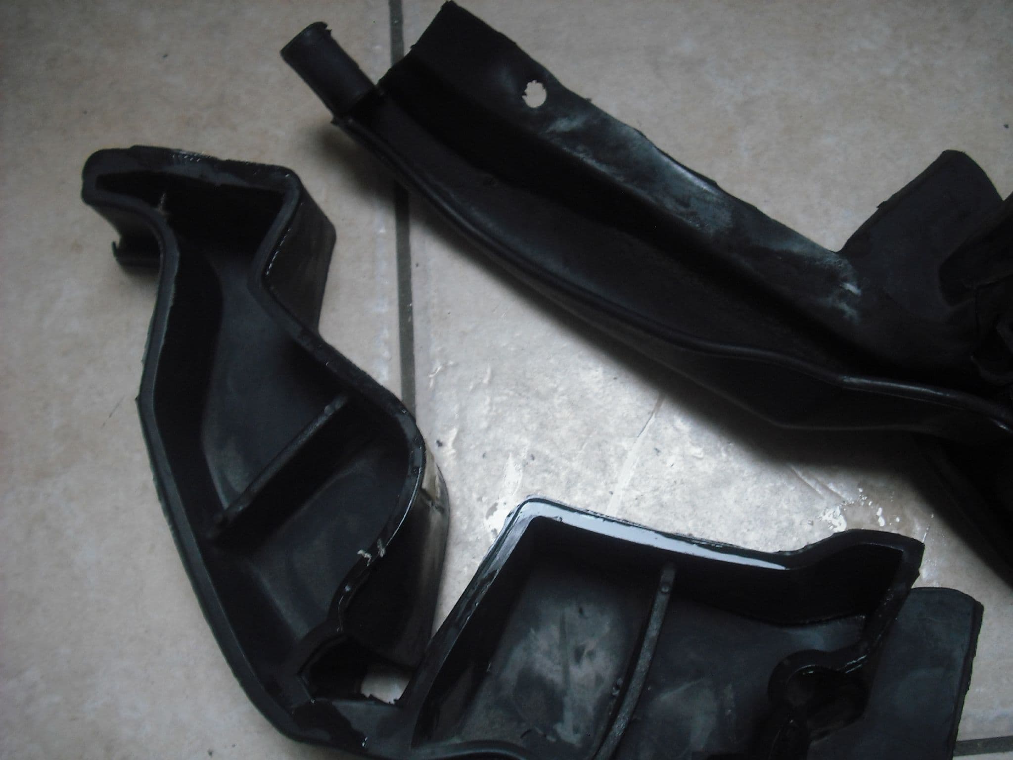 ALFA ROMEO 916 SPIDER CONVERTIBLE ENGINE BAY RUBBER BUFFER CUSIONING