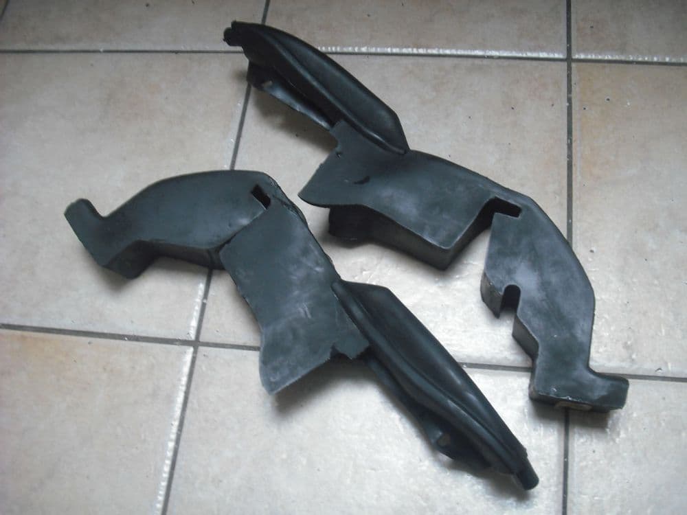 ALFA ROMEO 916 SPIDER CONVERTIBLE ENGINE BAY RUBBER BUFFER CUSIONING