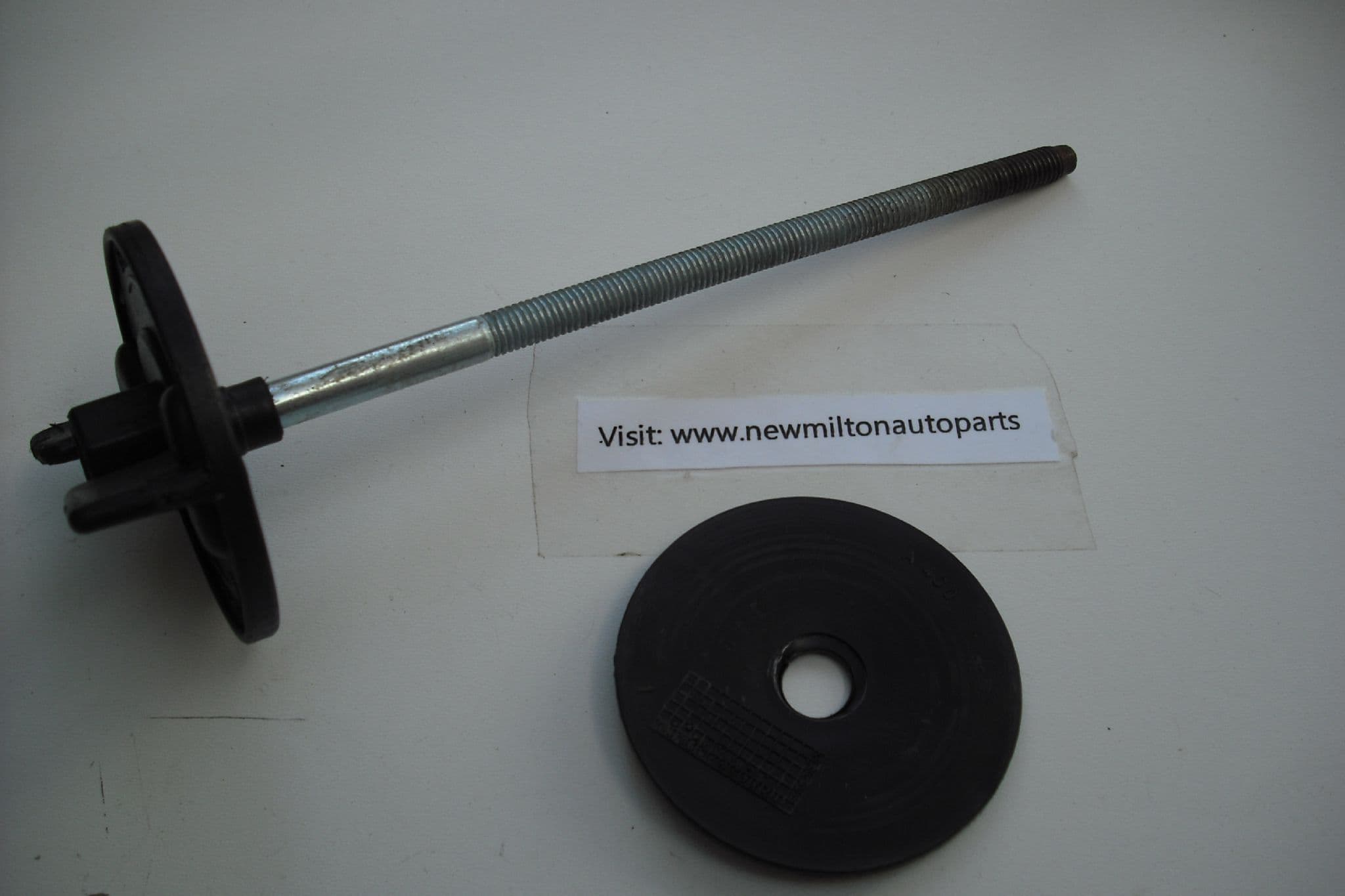 ALFA ROMEO GIULIETTE 2009-2018 SPARE WHEEL FASTENING FIXING SCREW CLAMP