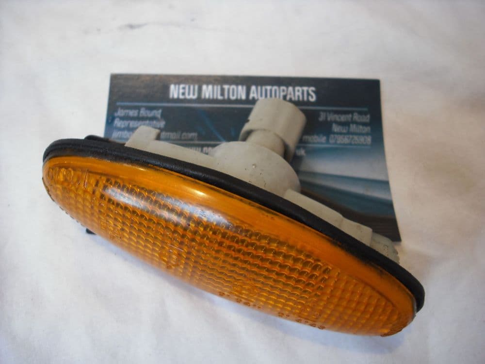 AN ORIGINAL FORD PROBE AMBER FRONT INDICATOR WING MARKER