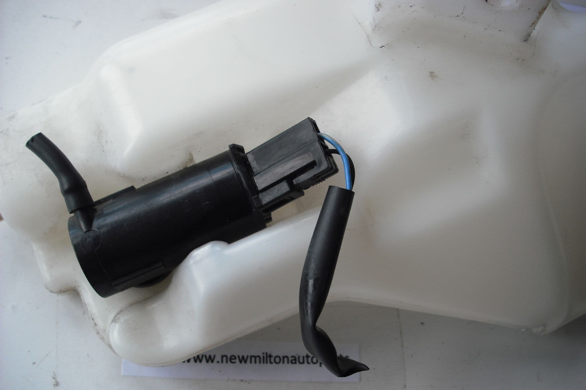 ASMO 860141-368 MAZDA MX5 MK2 WINDSCREEN WINDOW SCREEN FLUID RESERVOIR TANK