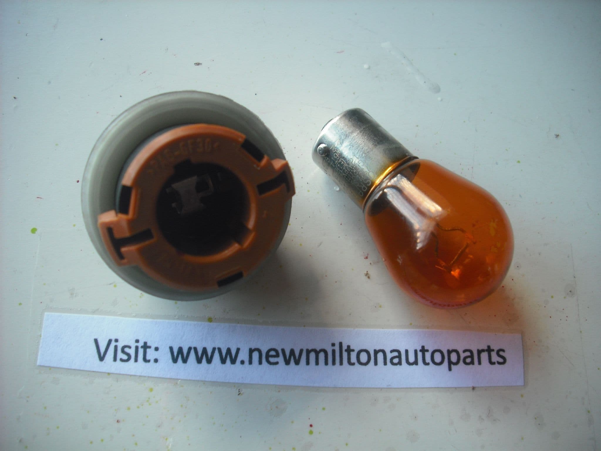 AUDI A3 8P HEADLIGHT HEADLAMP INDICATOR FLASHER BULB HOLDER