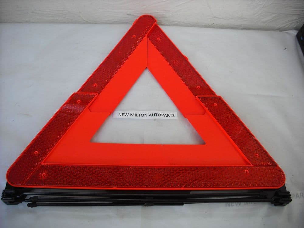AUDI A4 B5 B6 1997-2004 BOOT MOUNTED HAZARD WARNING BREAKDOWN TRIANGLE