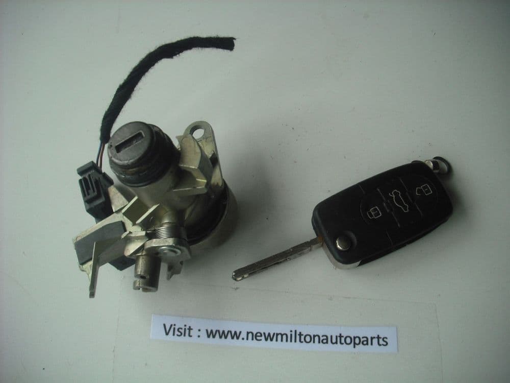 AUDI A4 B6 SALOON 2001-2004 BOOT LOCK AND KEY