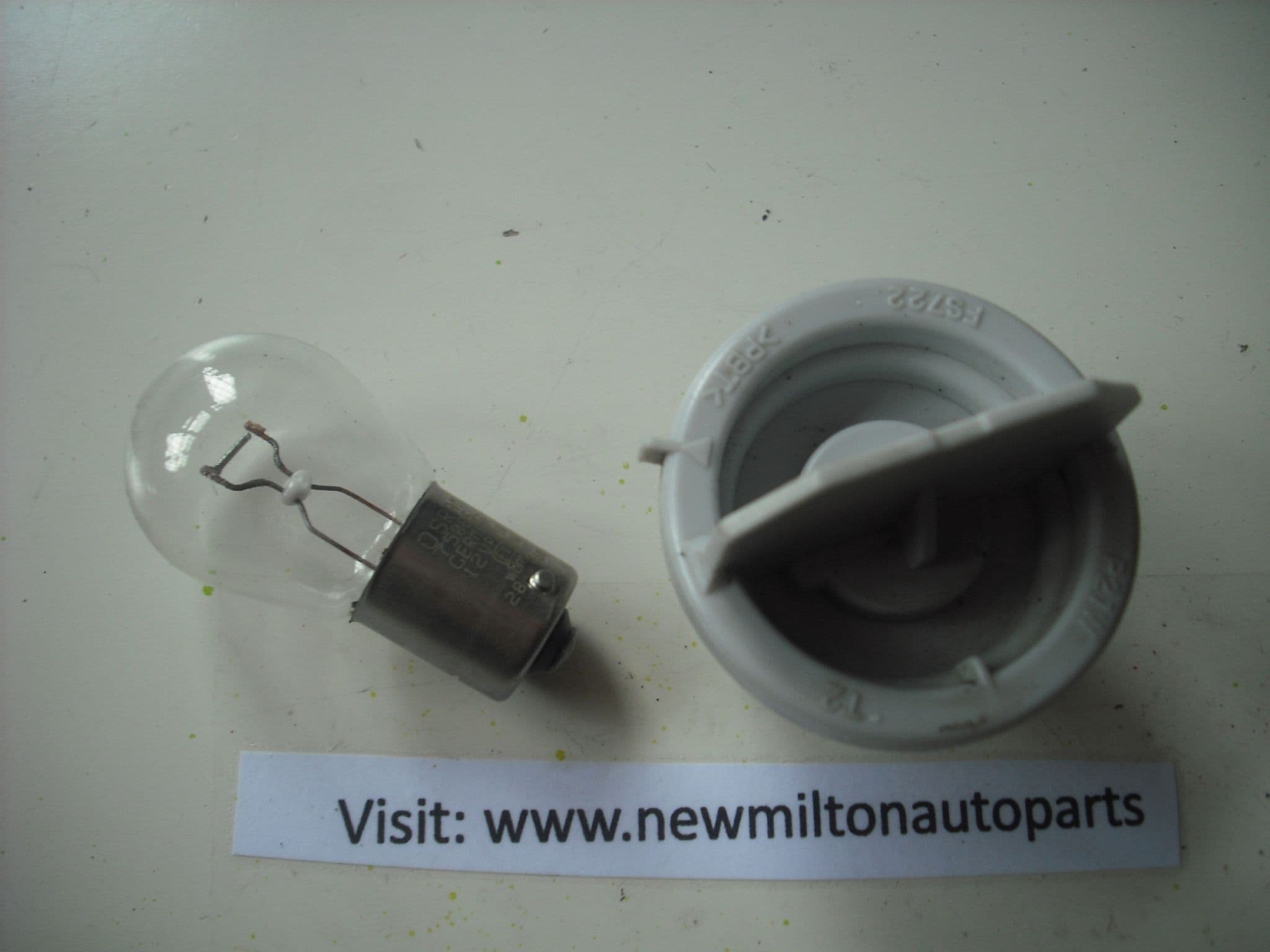 AUDI A4 B7 2004-2007 HEADLIGHT HEADLAMP INDICATOR FLASHER BULB HOLDER