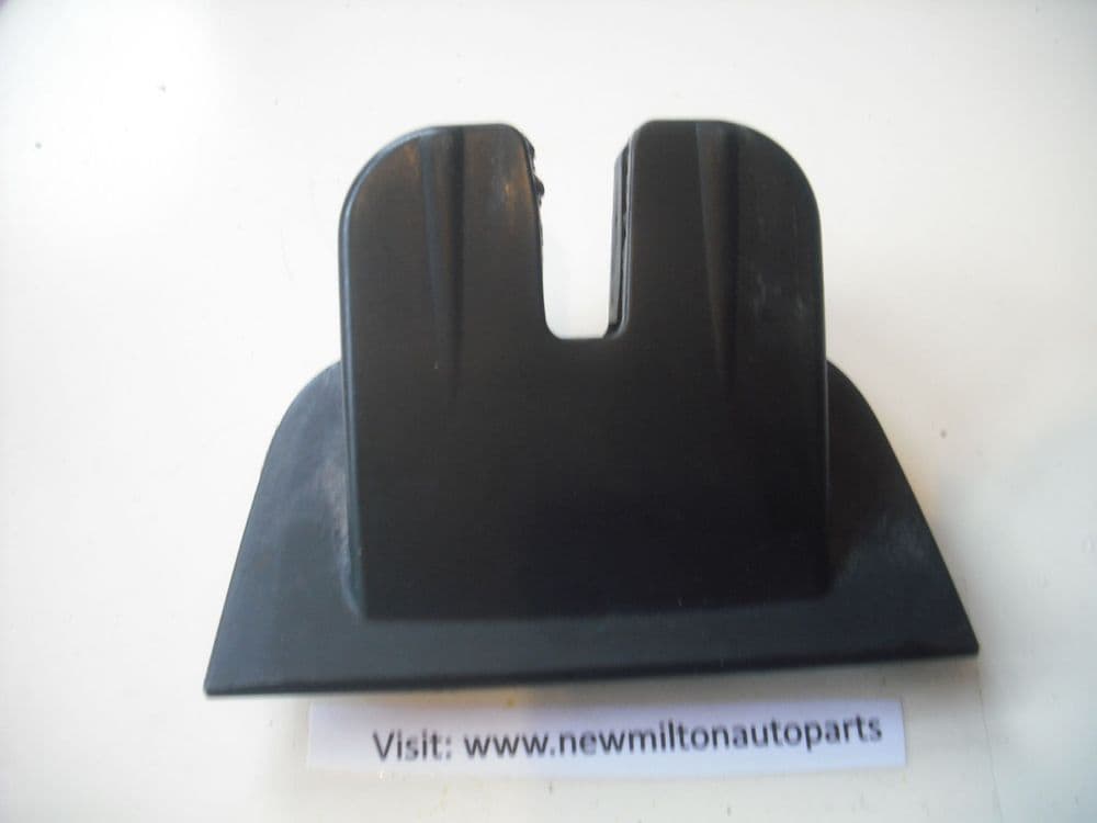 AUDI A4 B7 ESTATE REAR TAILGATE BOOT CATCH COVER TRIM