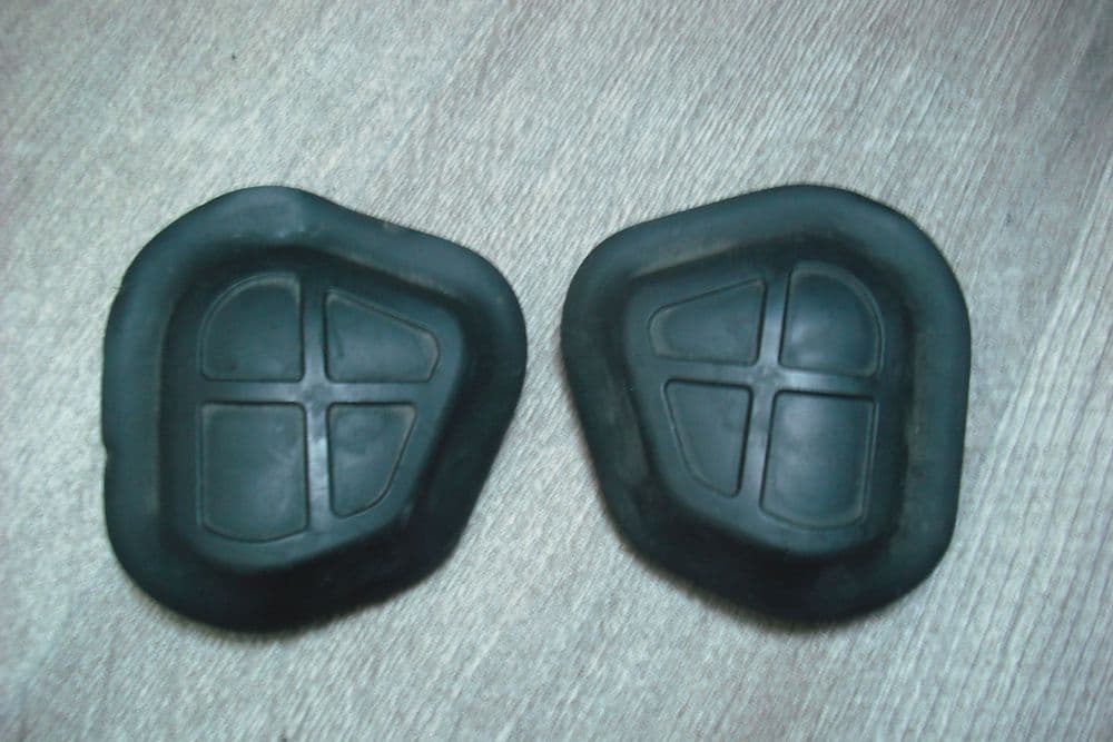 AUDI A8 D4 ENGINE BAY STRUT TOP RUBBER COVERS / CAPS