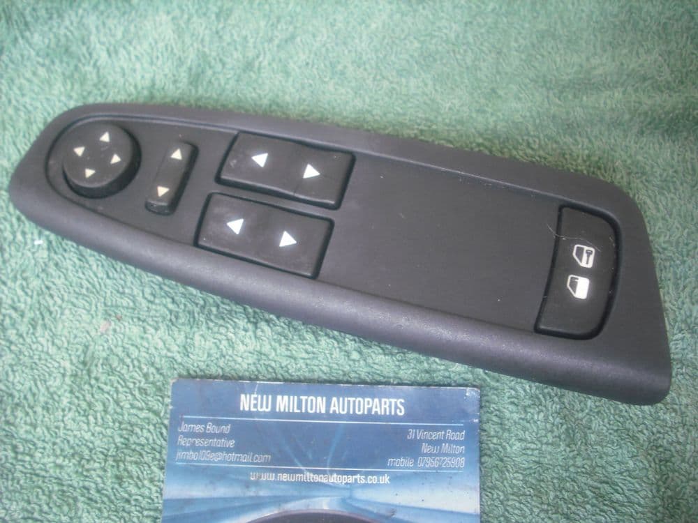 B569 A GENUINE FIAT STILO UK DRIVERS DOOR ELECTRIC WINDOW SWITCH PACK
