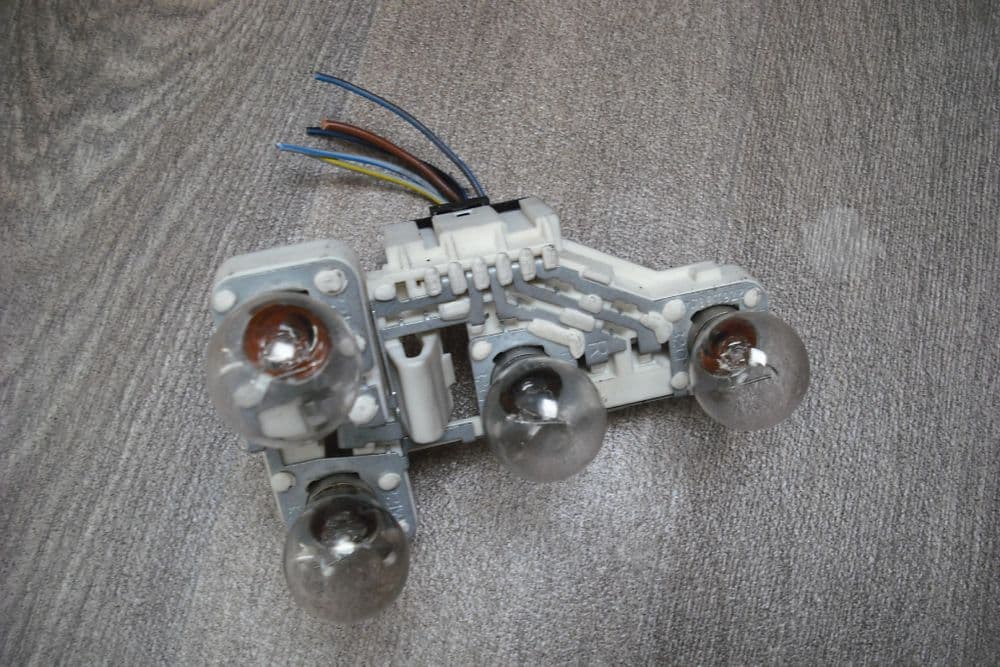 BMW E90 ESTATE WAGON REAR LIGHT BULB HOLDERS RIGHT SIDE