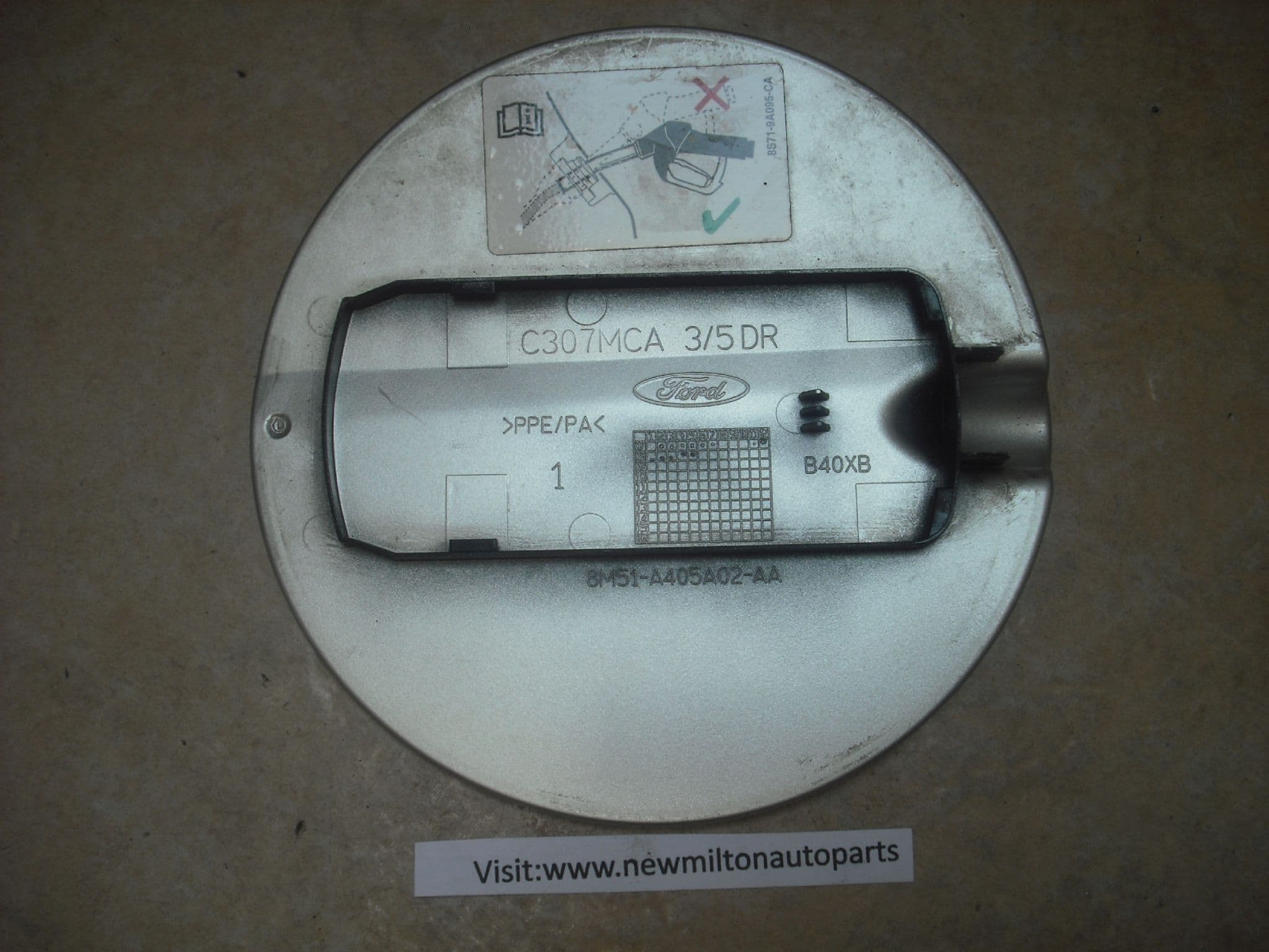 C307MCA 3/5DR 8M51-A405A02-AA FORD FOCUS MK2 FUEL FILLER FLAP COVER DOOR