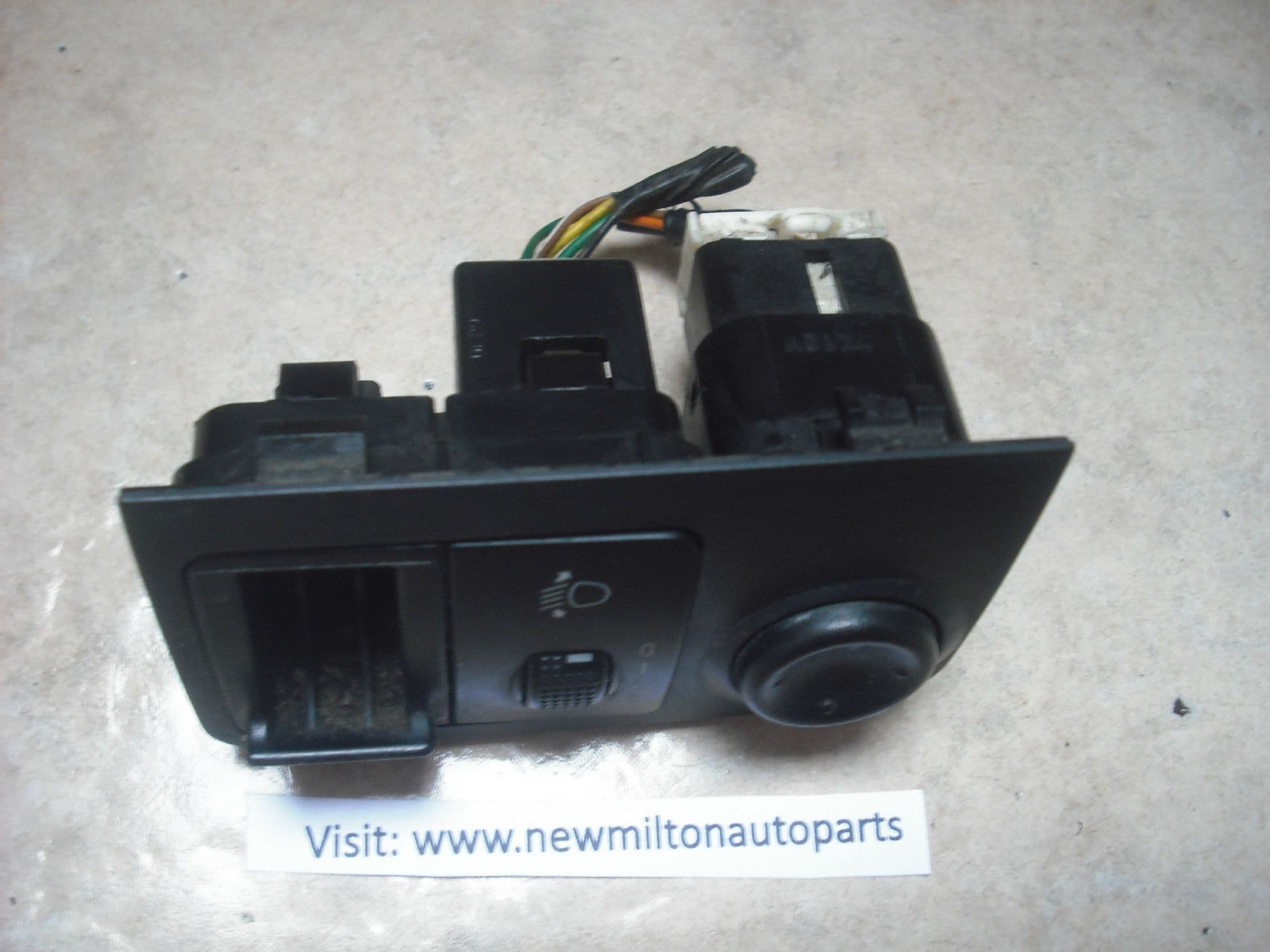 CHEVROLET DAEWOO MATIZ ELECTRIC DOOR MIRROR AND HEADLIGHT LEVELING SWITCHES