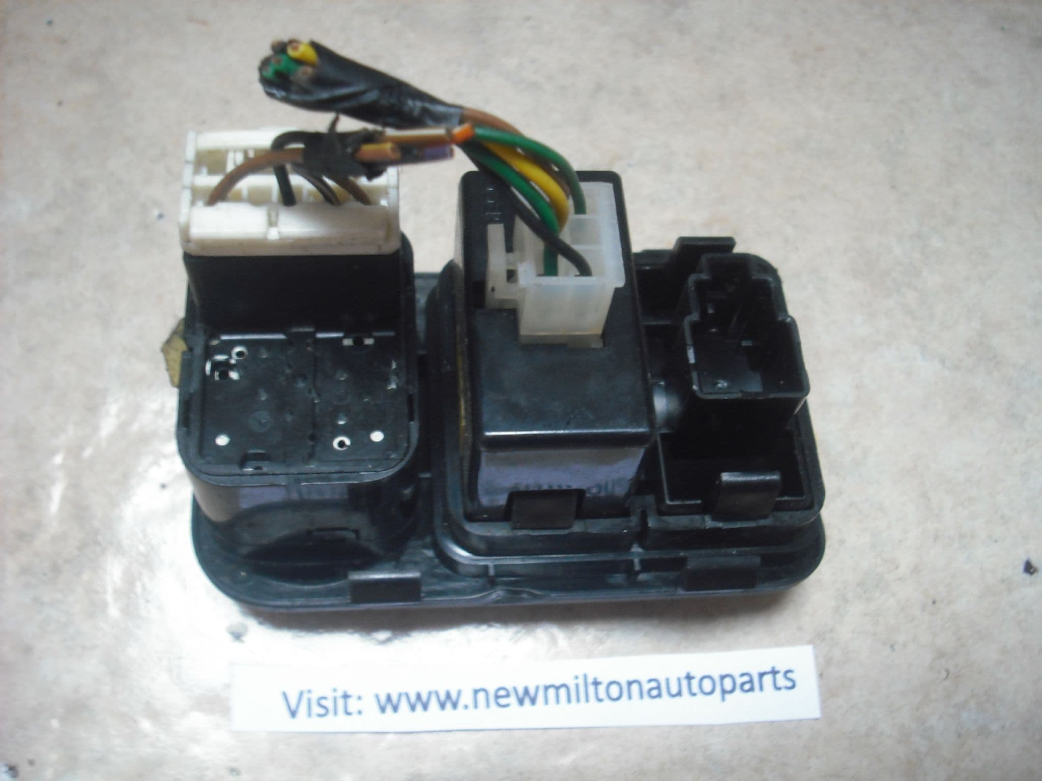 CHEVROLET DAEWOO MATIZ ELECTRIC DOOR MIRROR AND HEADLIGHT LEVELING SWITCHES