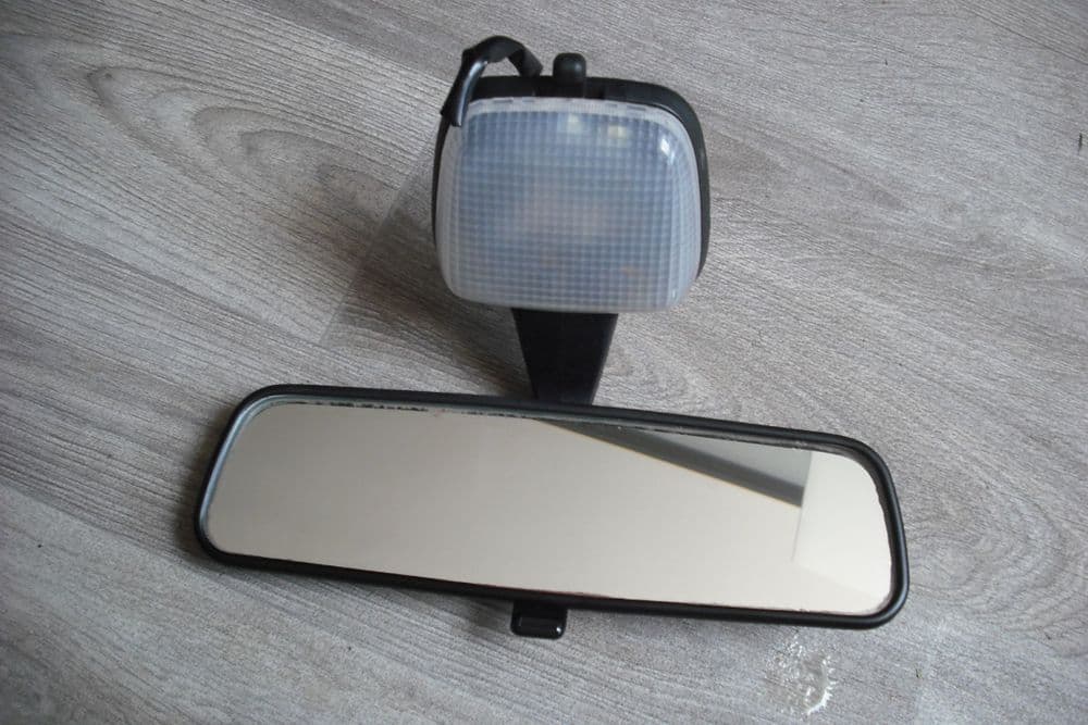 DAIHATSU CHARADE INTERIOR REAR VIEW MIRROR AND COURTESY LIGHT