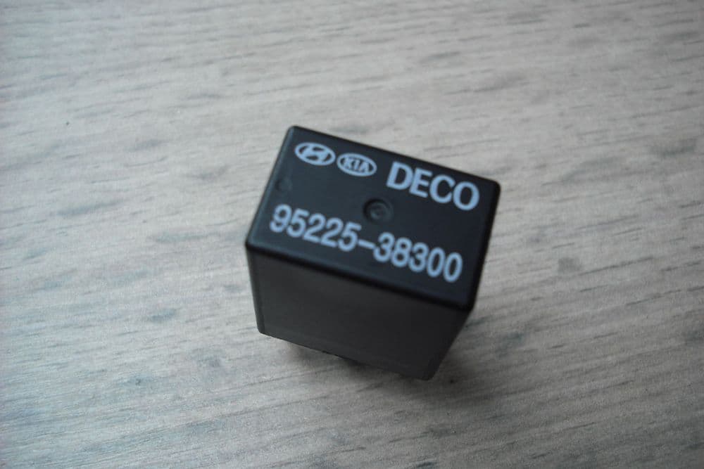 DECO 95225-38300 A GENUINE KIA SPORTAGE RELAY