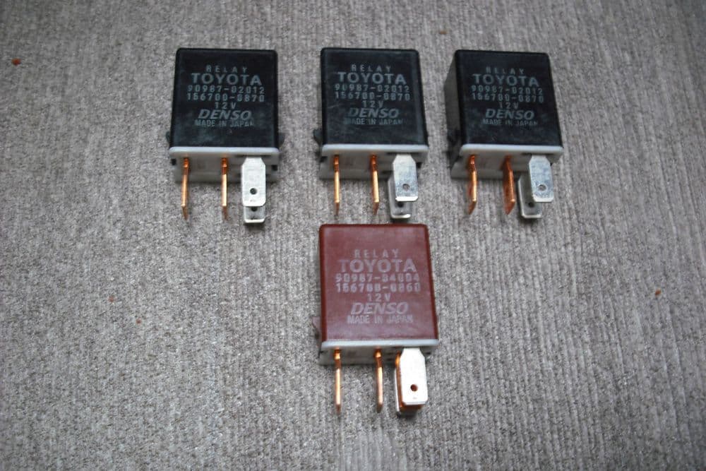 DENSO 90987-02012 TOYOTA YARIS MK2 4 RELAYS FRO THE FUSE BOX