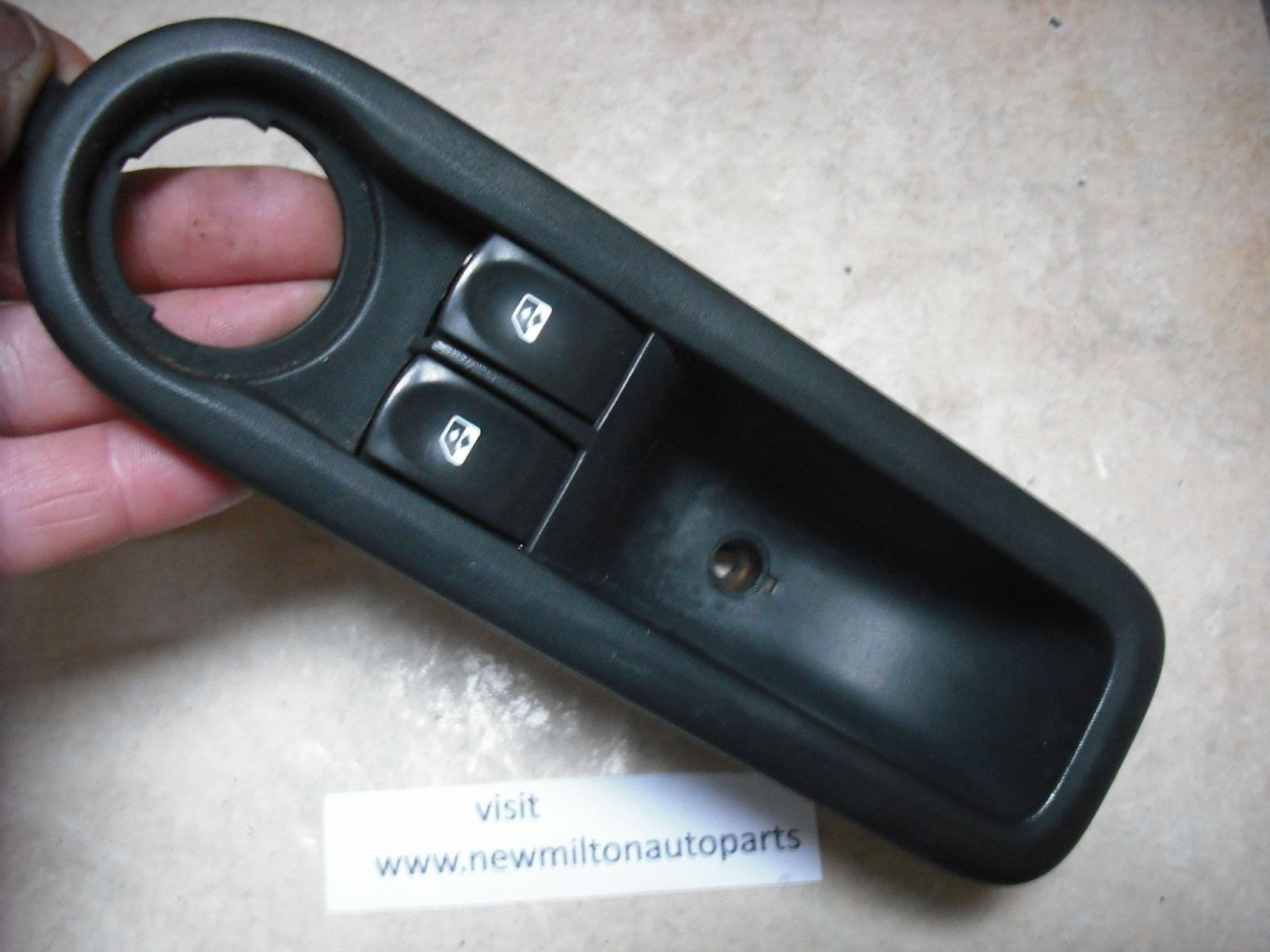 E29473 A GENUINE RENAULT CLIO MK3 FRONT DRIVERS DOOR ELECTRIC WINDOW ...