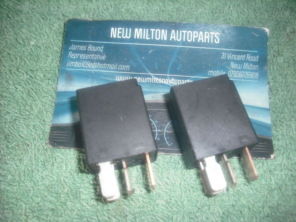 F57B-14B192-AA 2 GENUINE FORD MAVERICK SMALL BLACK RELAYS