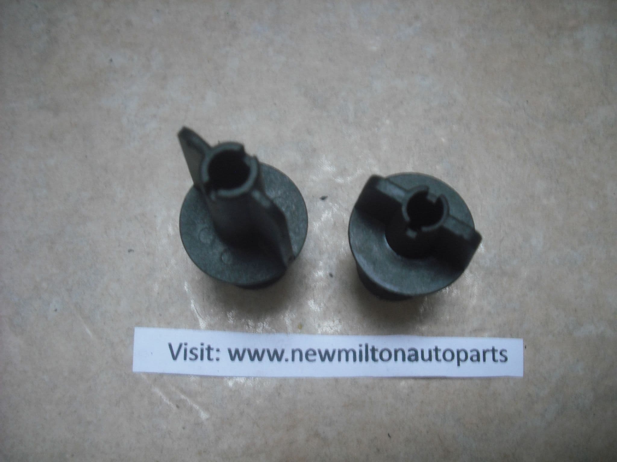 FORD FOCUS MK2 AND C MAX 2003-2007 REAR LIGHT LAMP FASTENING SCREWS