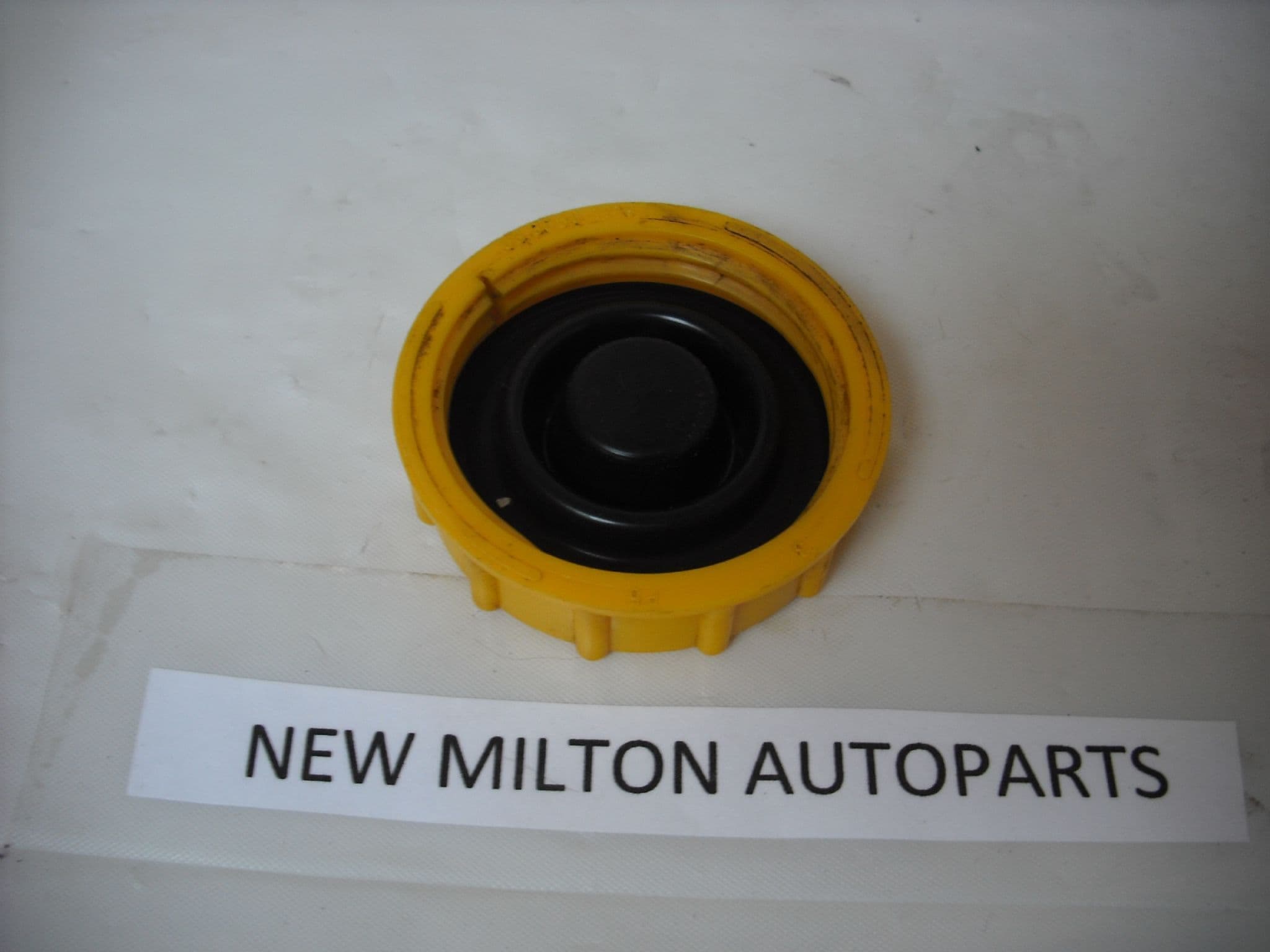 FORD FUSION BRAKE AND CLUTCH FLUID MASTER CYLINDER FILLER CAP