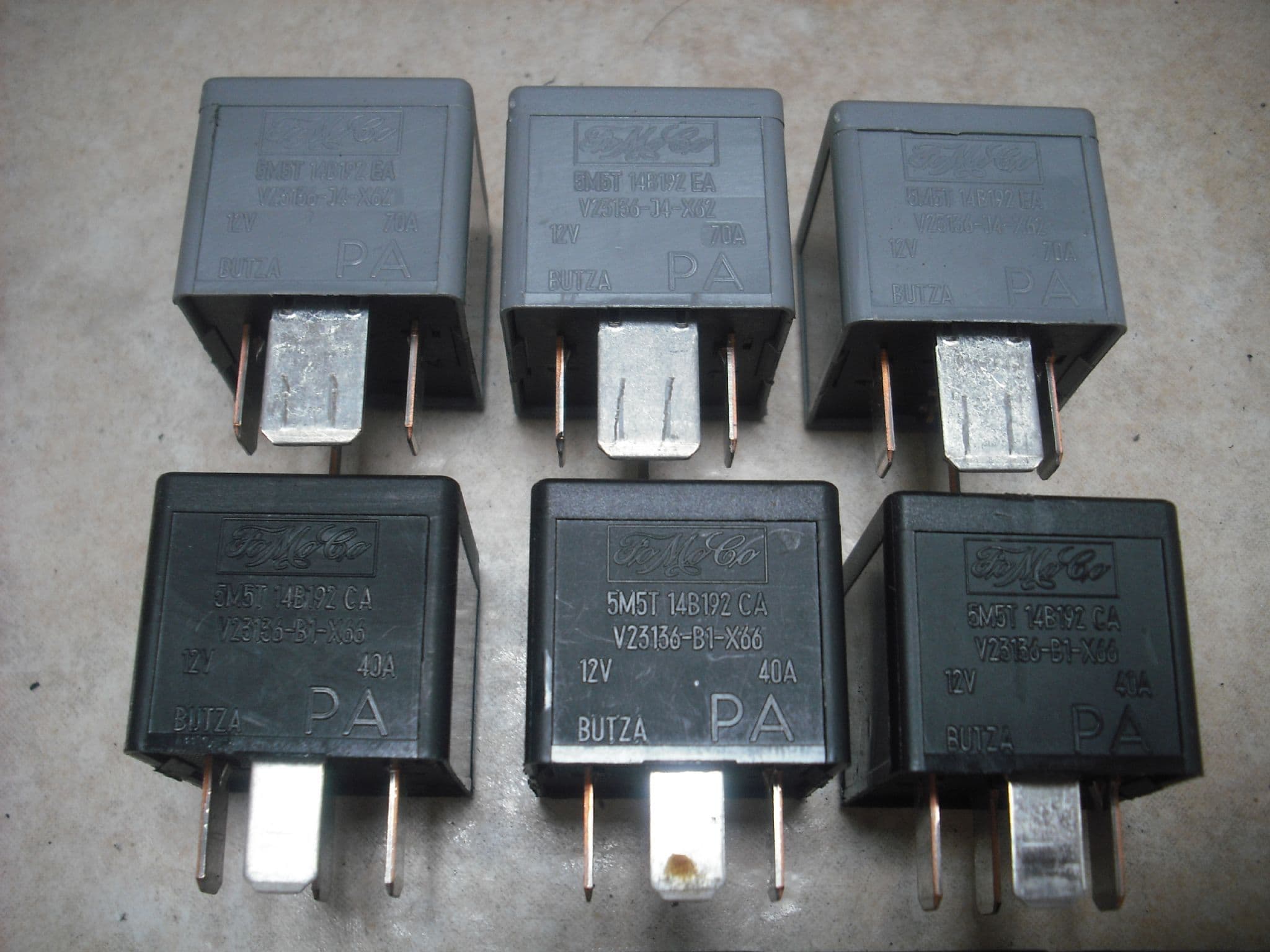 GENUINE FORD C MAX MK2 RELAYS FROM THE ENGINE BAY FUSE BOX