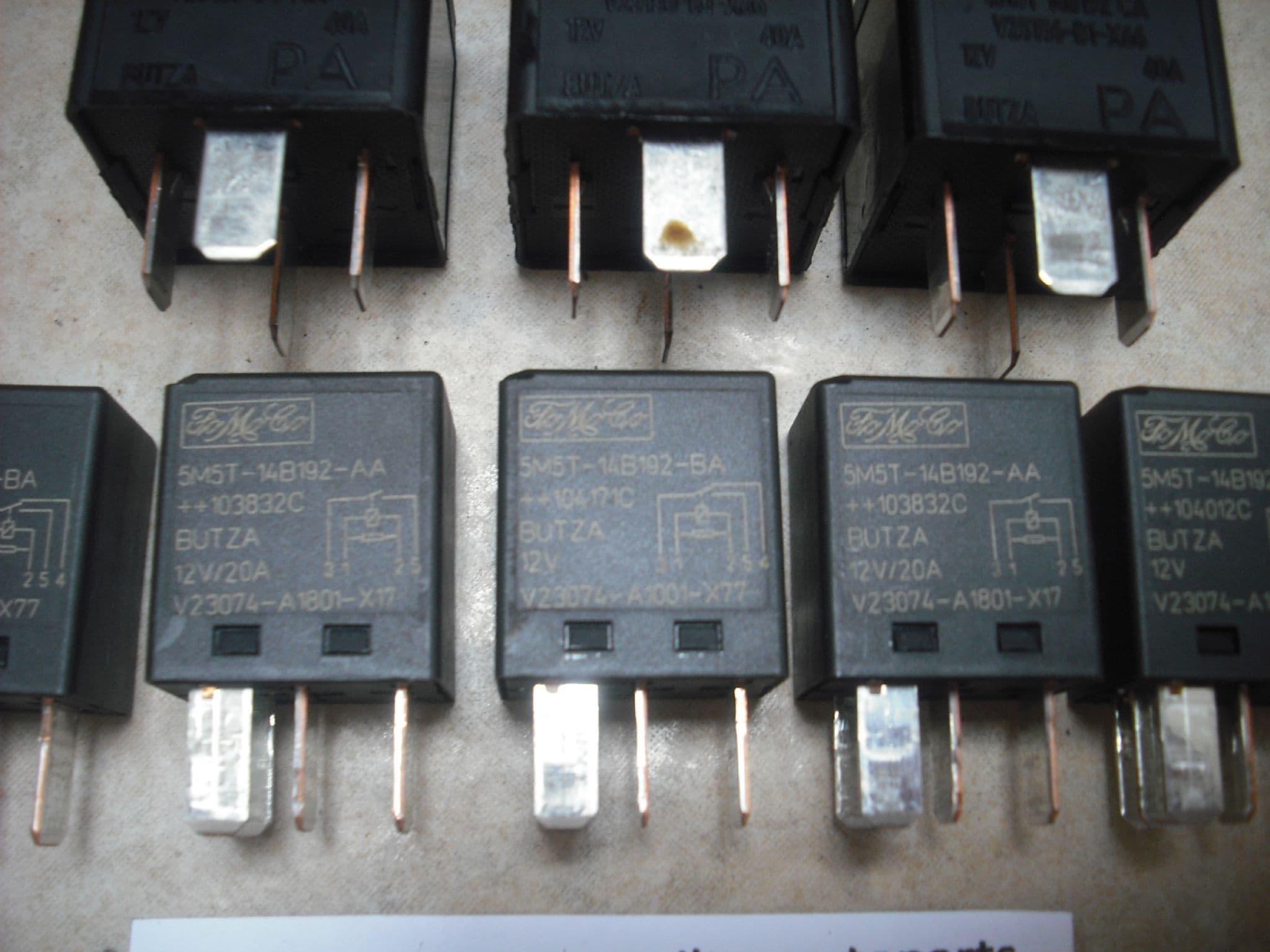 GENUINE FORD C MAX MK2 RELAYS FROM THE ENGINE BAY FUSE BOX