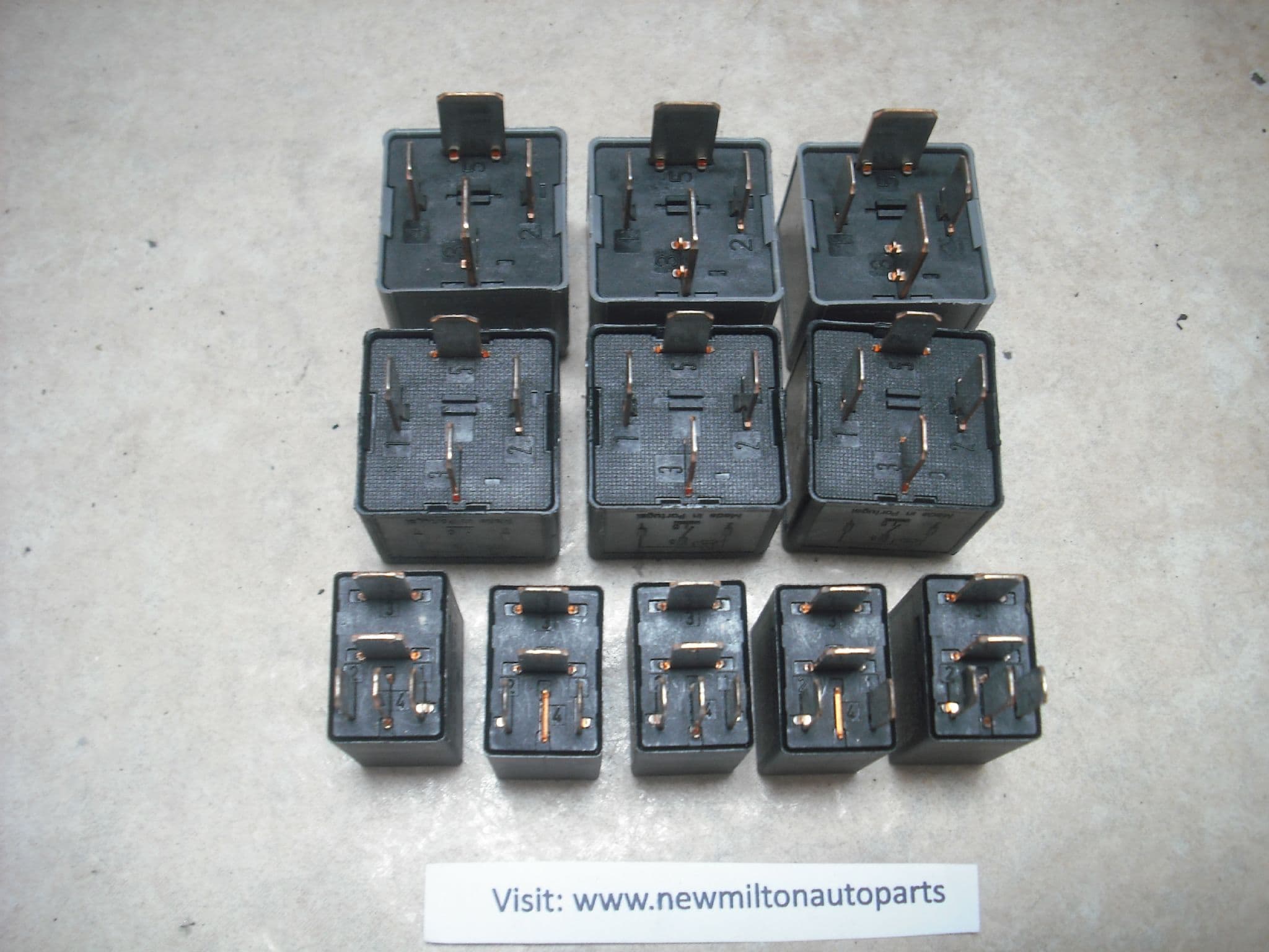 GENUINE FORD C MAX MK2 RELAYS FROM THE ENGINE BAY FUSE BOX