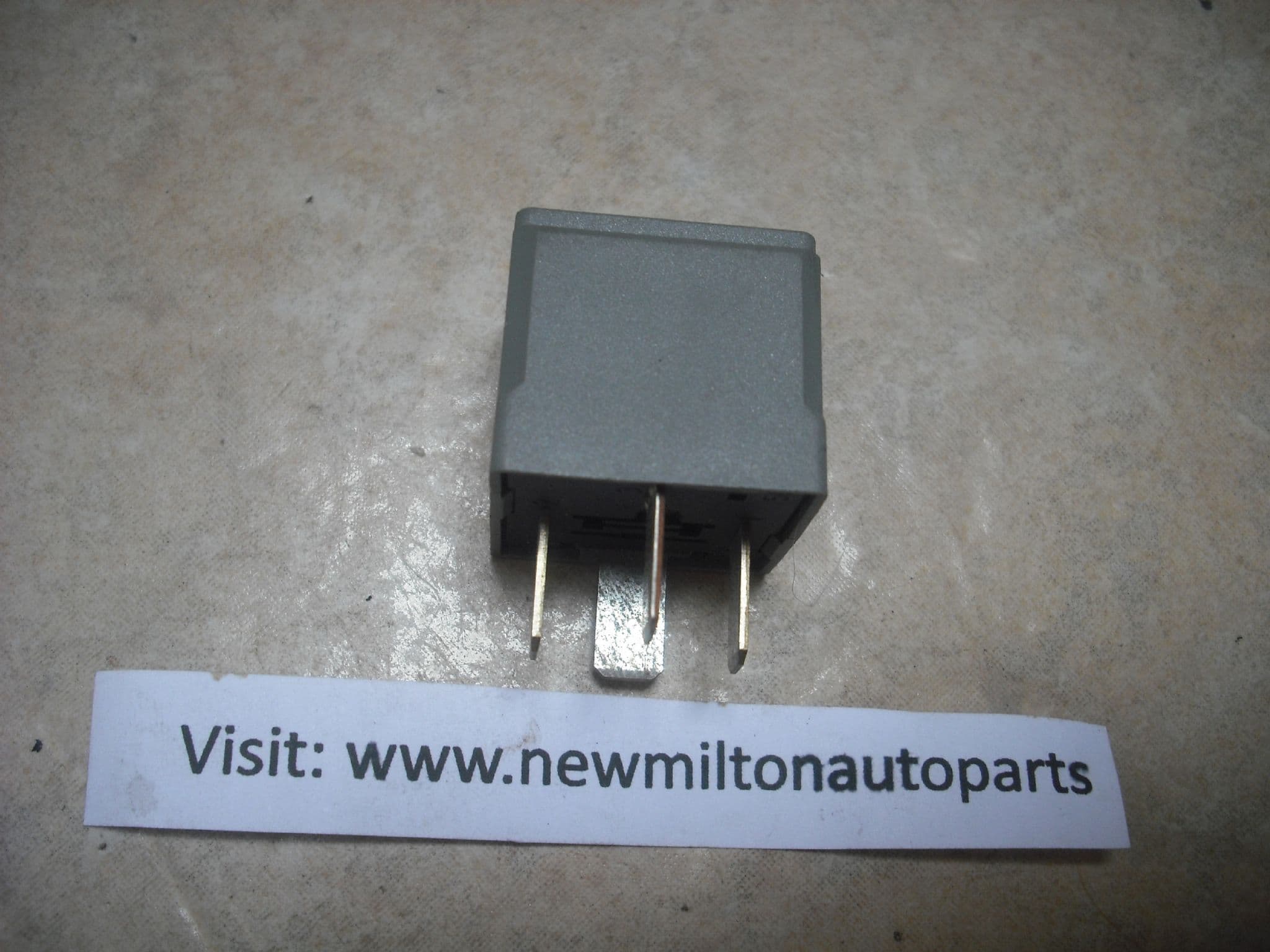 GM 13500118 A GENUINE VAUXHALL OPEL INSIGNIA RELAY