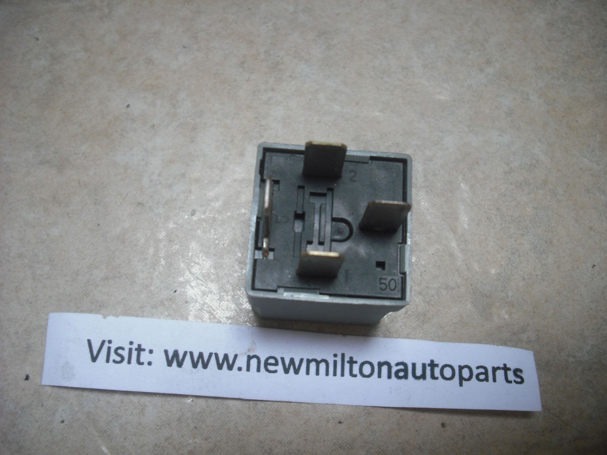 GM 13500118 A GENUINE VAUXHALL OPEL INSIGNIA RELAY