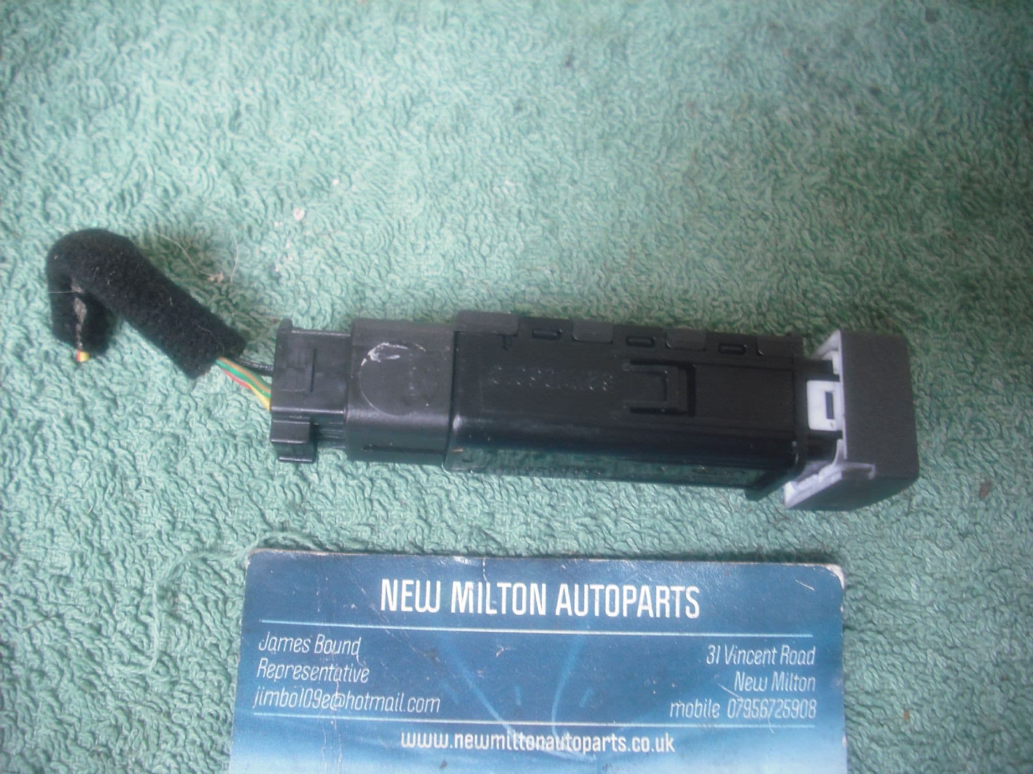 HMC DECO 202002962 A KIA SORENTO HEATED REAR BACK WINDOW DEMISTER SWITCH