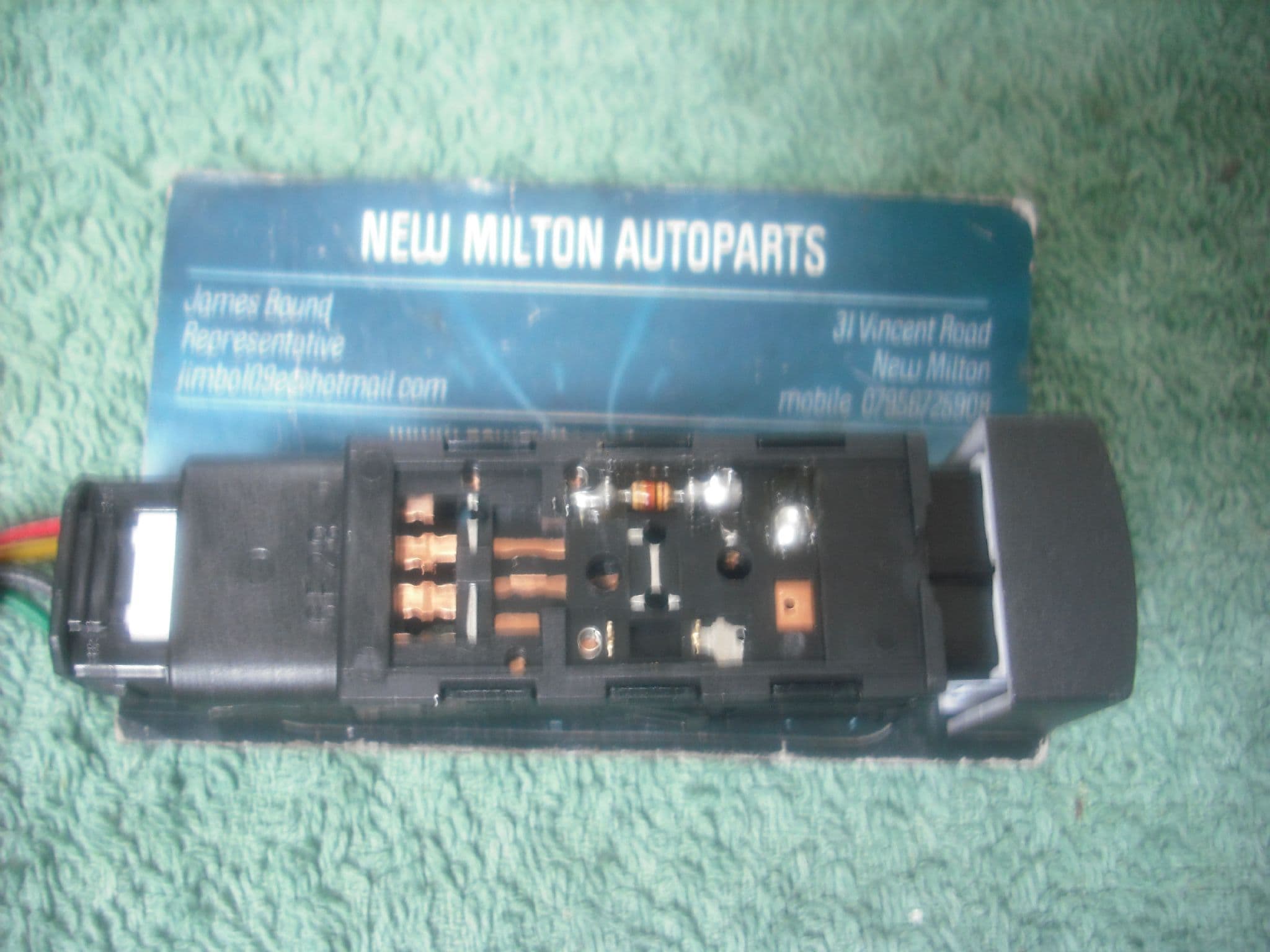 HMC DECO 202002962 A KIA SORENTO HEATED REAR BACK WINDOW DEMISTER SWITCH