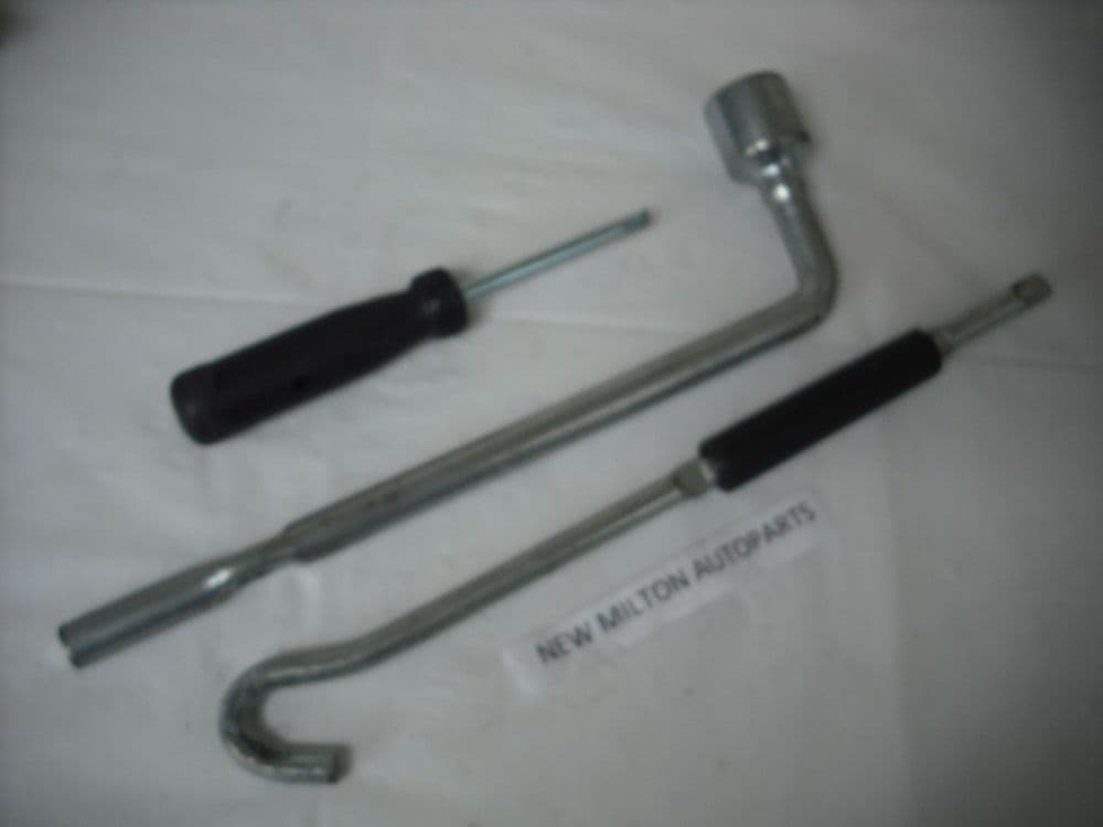 KIA CARENS WHEEL BRACE AND SCREW DRIVER FROM TOOL KIT