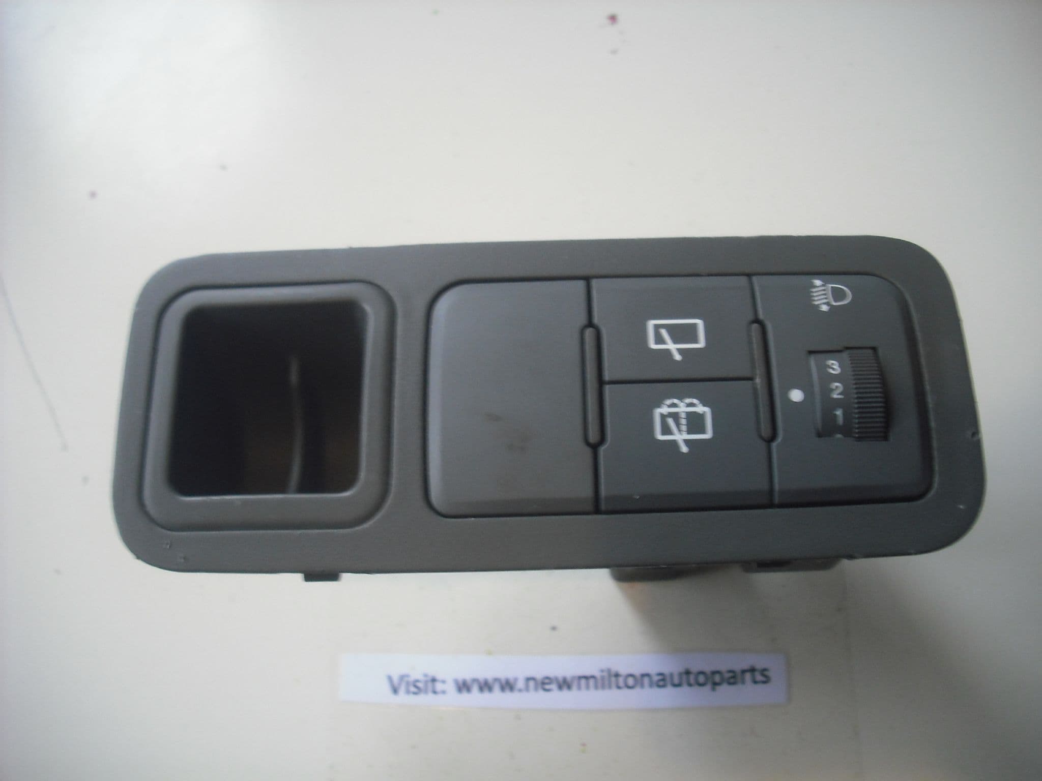 KIA RIO MK1 2000-2005 HEADLIGHT HEIGHT LEVELING ADJUSTMENT AND WINDOW ...