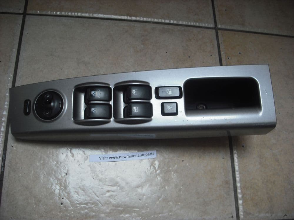 KIA SORENTO DRIVERS DOOR ELECTRIC WINDOW AND DOOR MIRROR SWITCH PACK