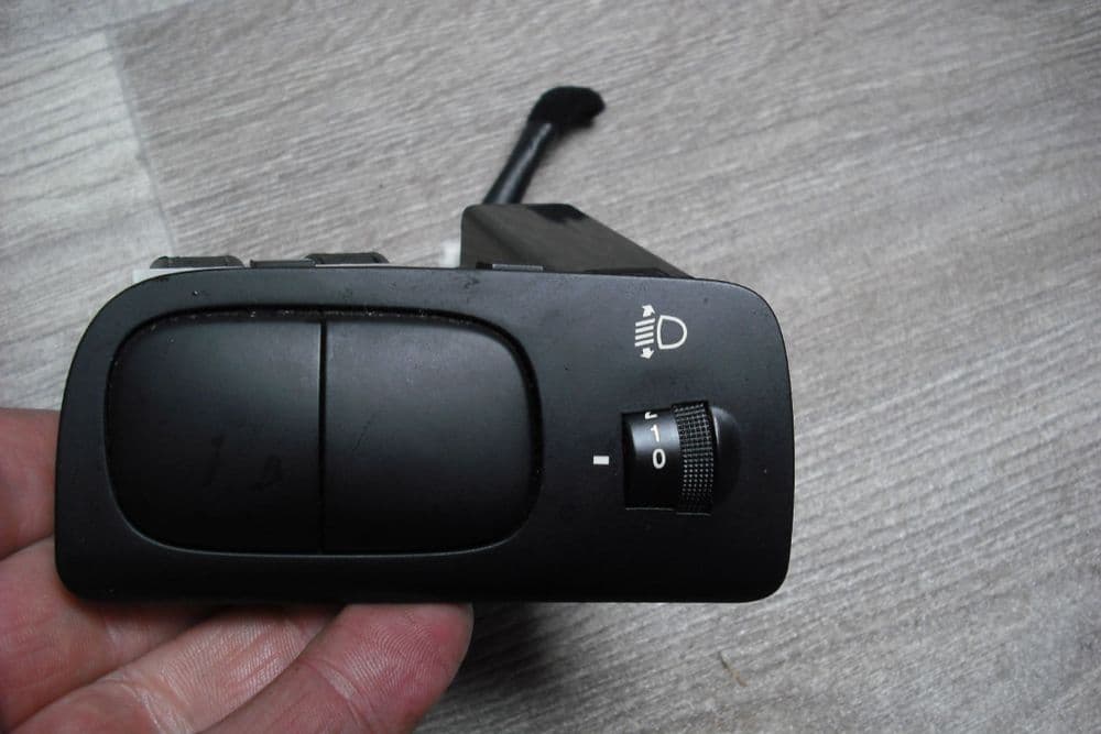 KIA SPORTAGE HEADLIGHT LEVELING ADJUSTMENT SWITCH